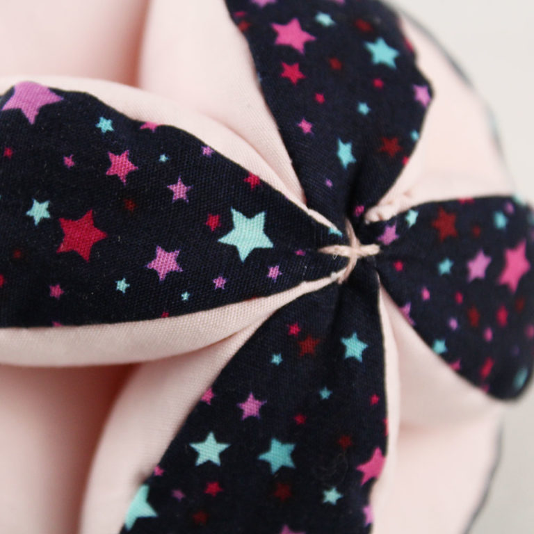 Pelota didáctica Montessori Rosa - La Tienda de Actividades Infantil